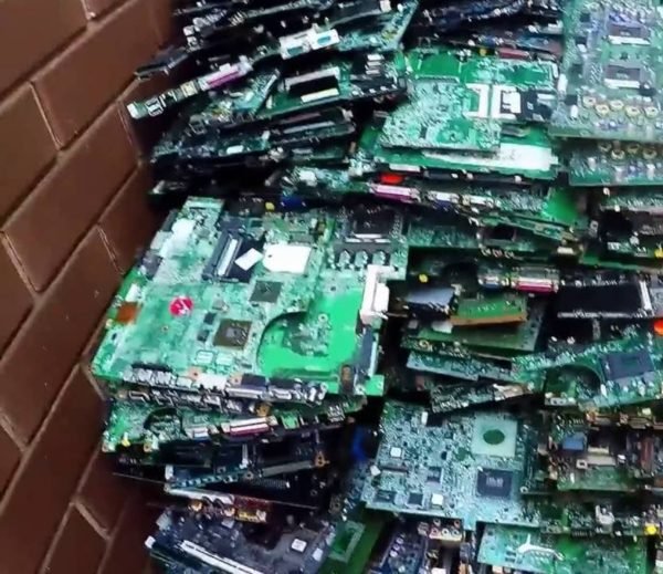 MOTHERBOARD SCRAP – M&M PROJEKTBAU GMBH
